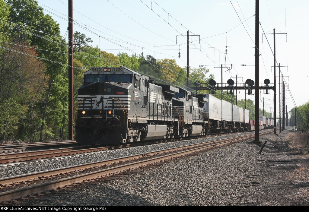 NS 9830 and train 24M
